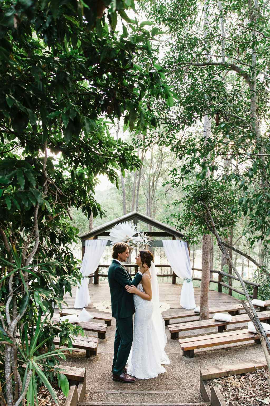 Book Lakeview Ceremony Stage at Walkabout Creek Weddings & Events. A ...