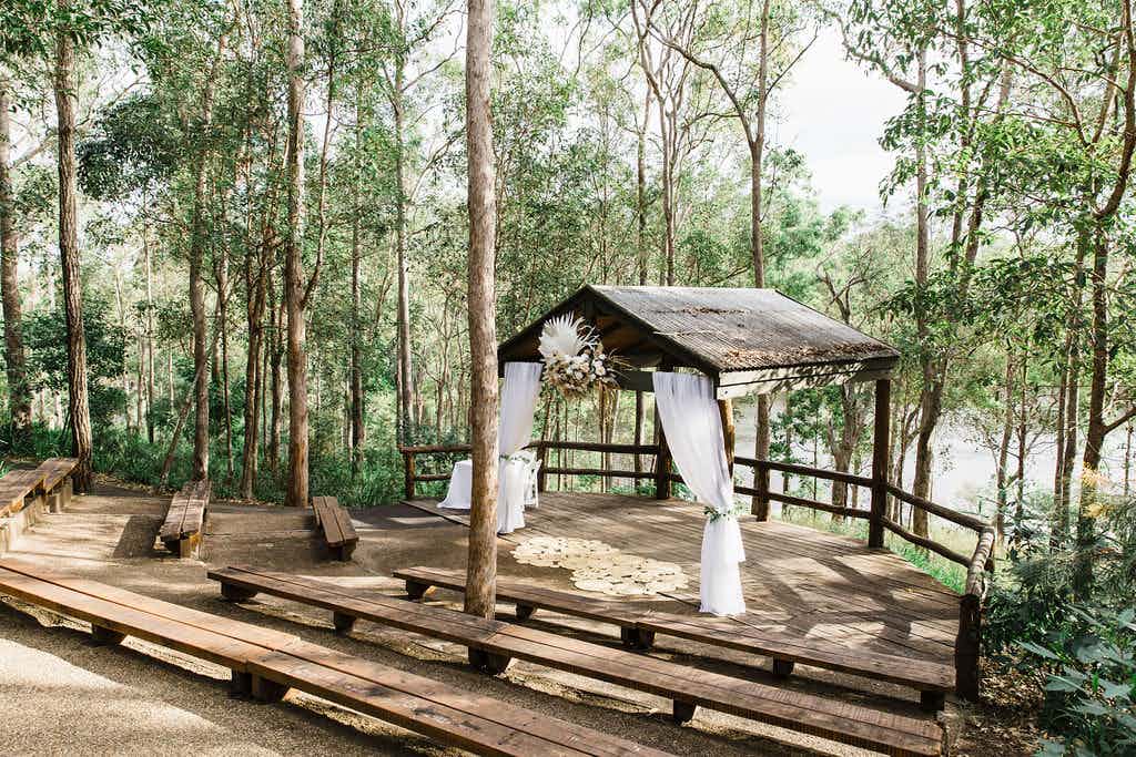 Book Lakeview Ceremony Stage at Walkabout Creek Weddings & Events. A ...