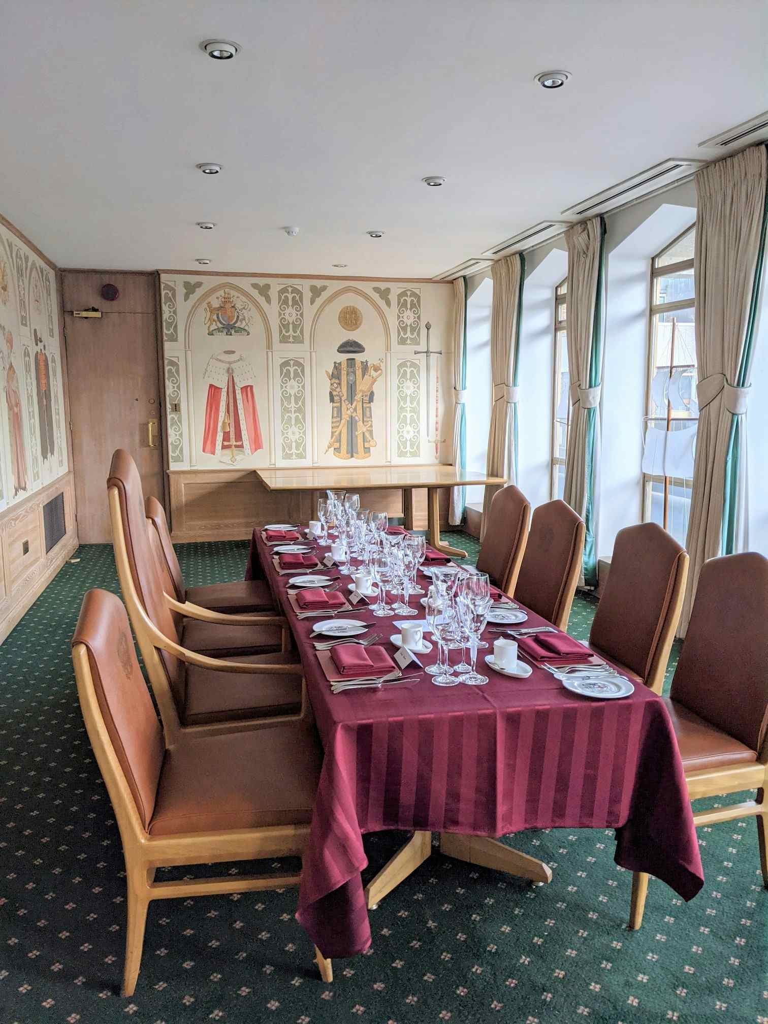 Hire The Aldermen's Dining Room, Guildhall Club, London • HeadBox
