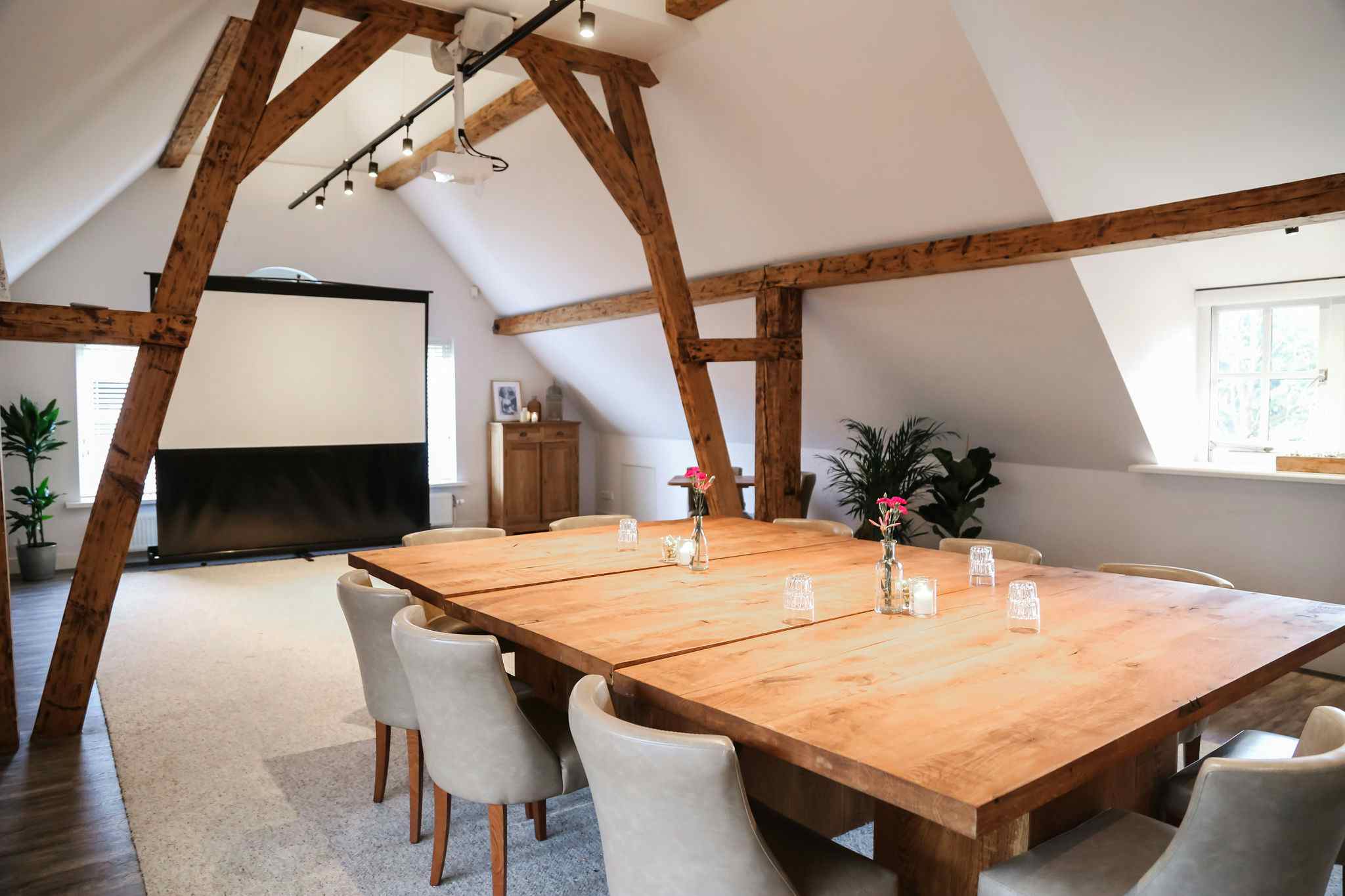 Book Bovenkamer at Kloosterhoeve. A Harmelen Venue for Hire – HeadBox