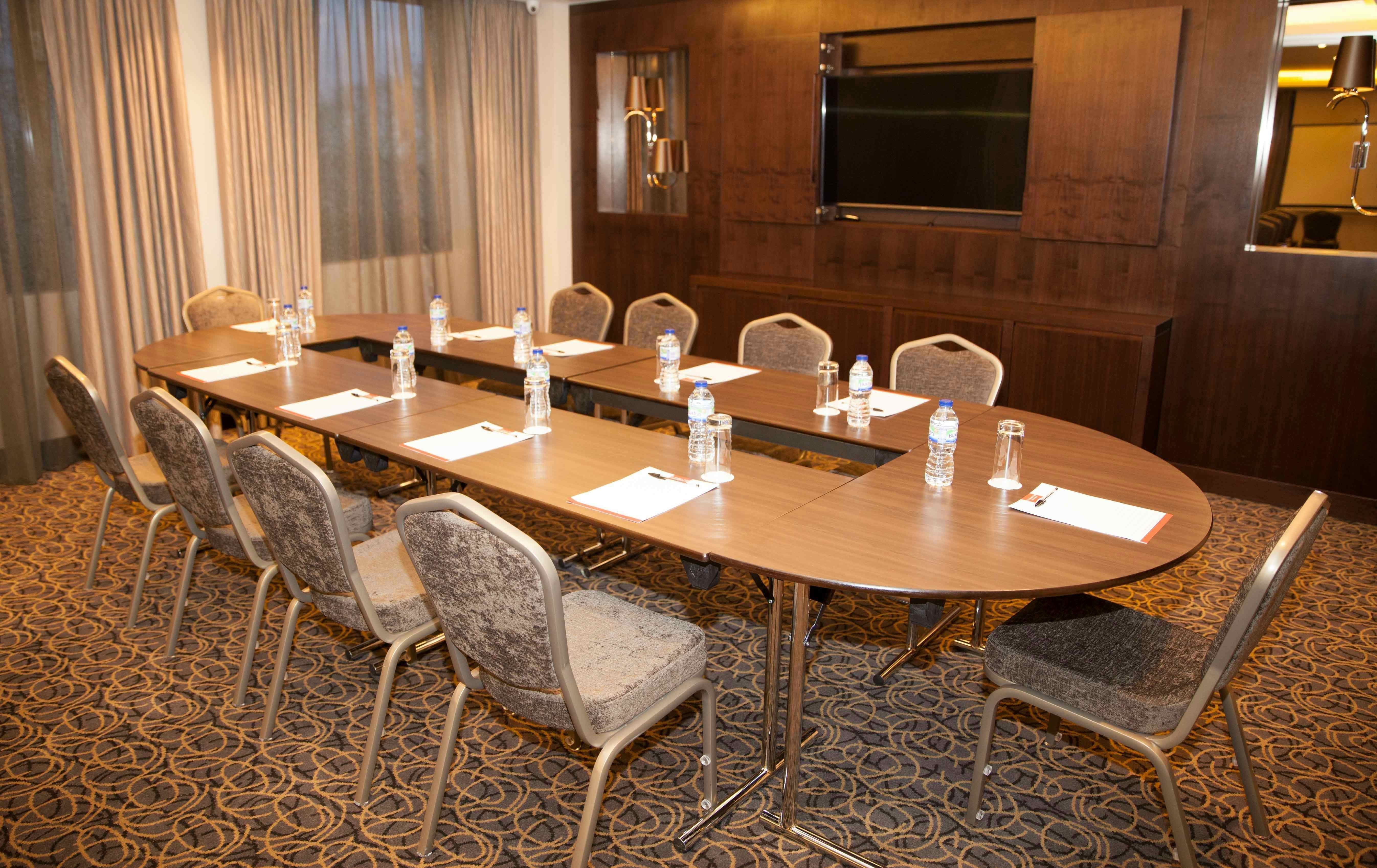 Hire George Meeting Room, St. George's Hotel, London • HeadBox