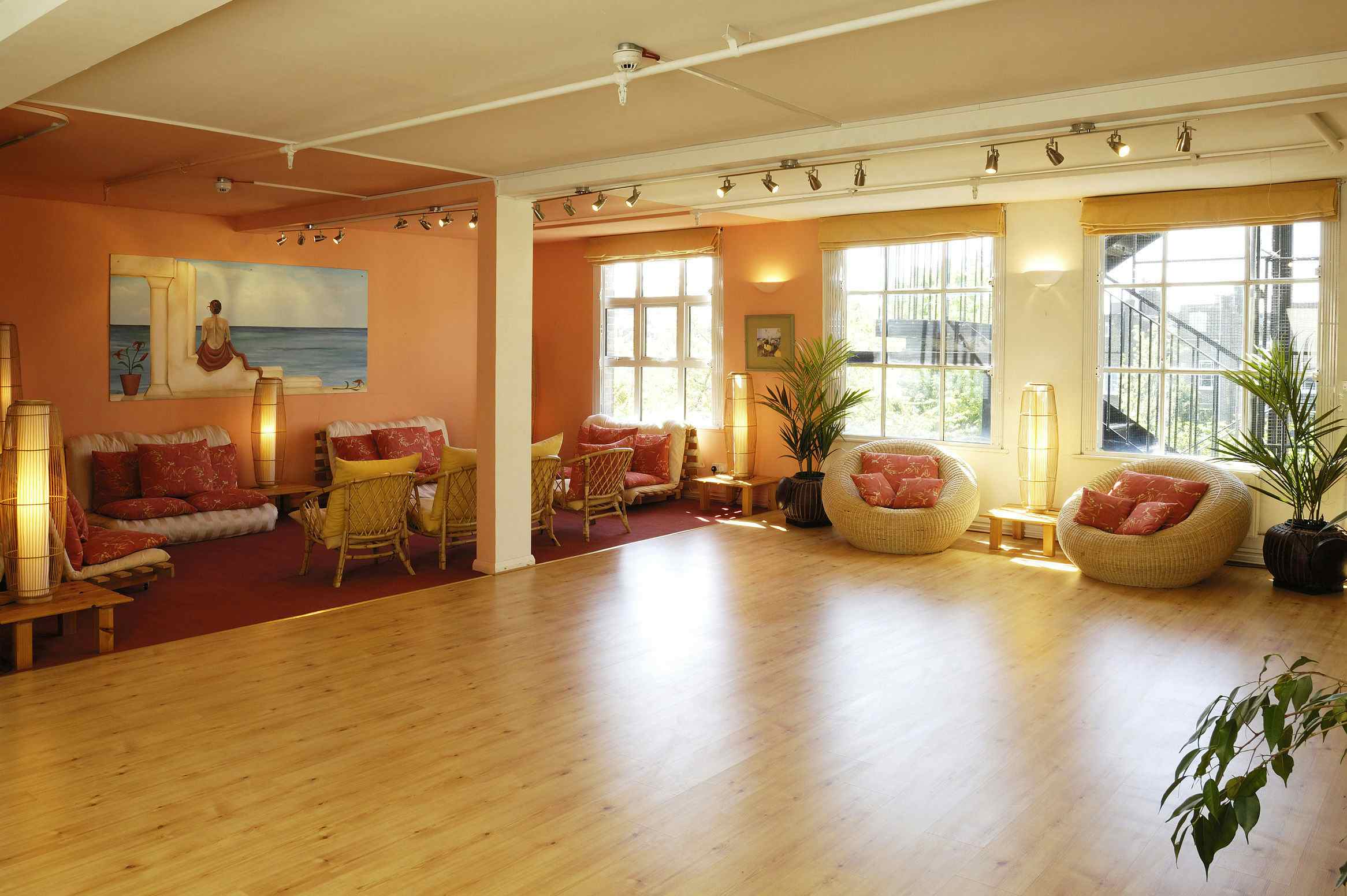 Book The Art Studio at London Art House. A London Venue for Hire – HeadBox