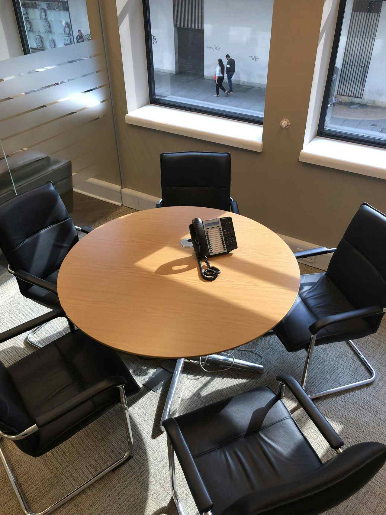 Book Small Meeting Room, Josaron House (London) – HeadBox