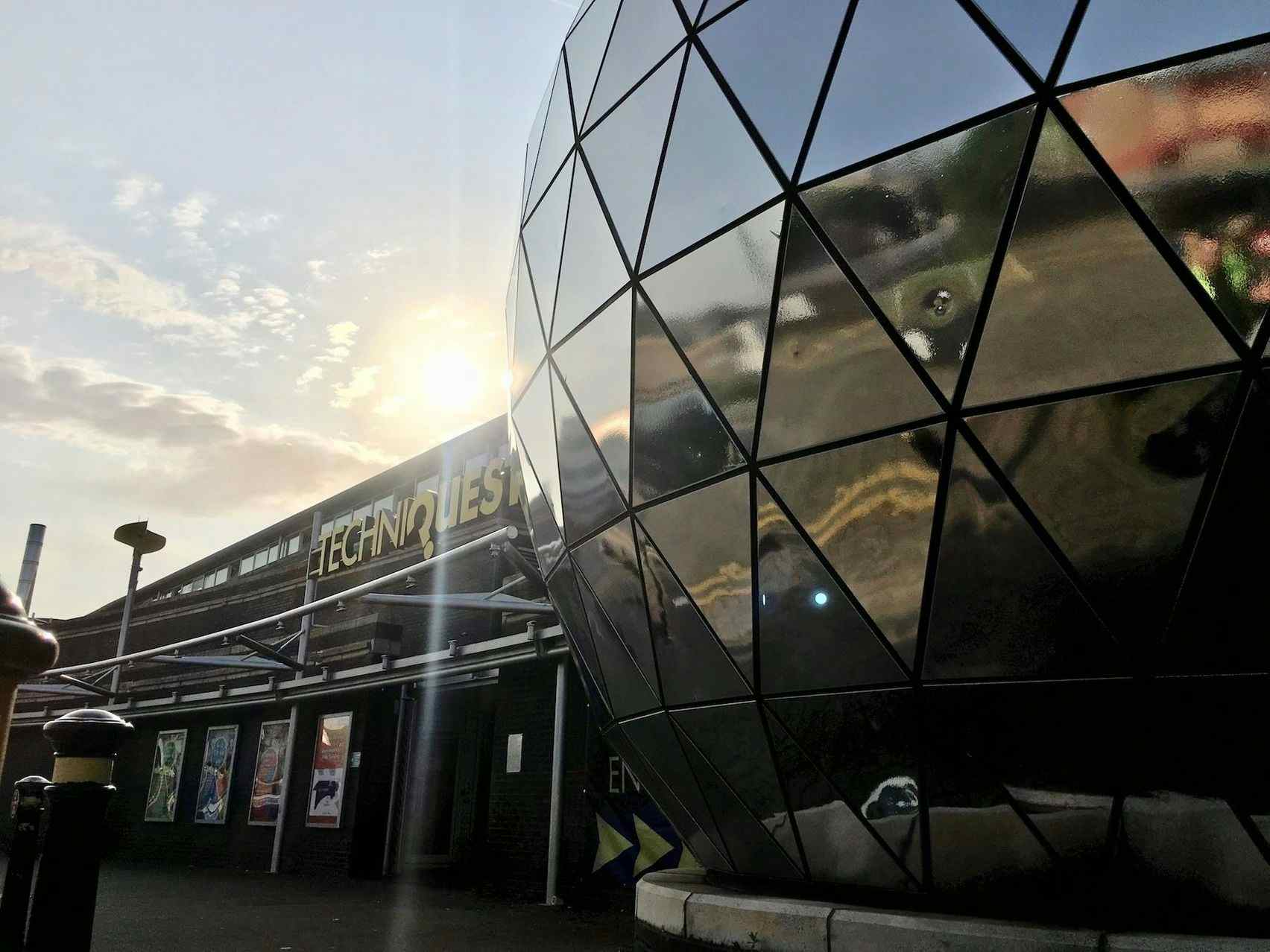 Book Planetarium, Techniquest Cardiff (Cardiff) – HeadBox