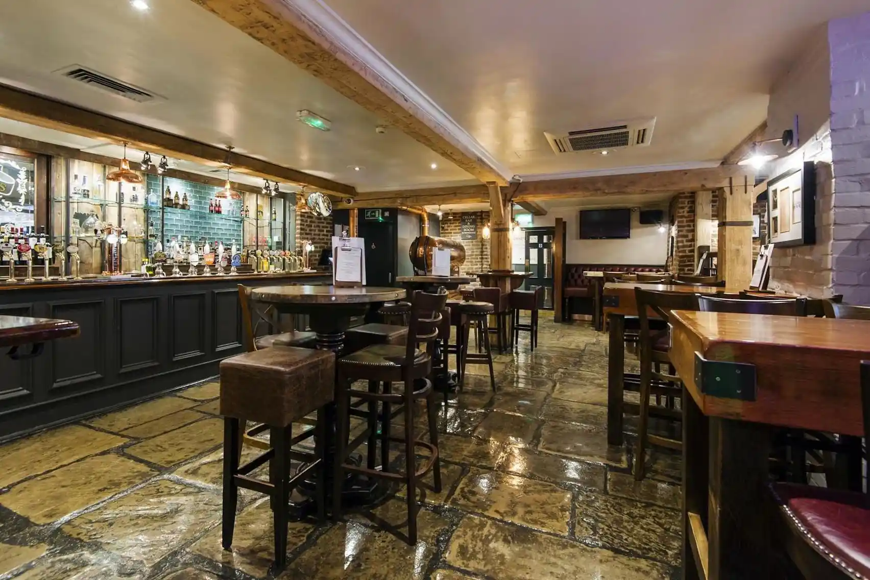 Book Exclusive Hire, The Sir Christopher Hatton (London) – HeadBox