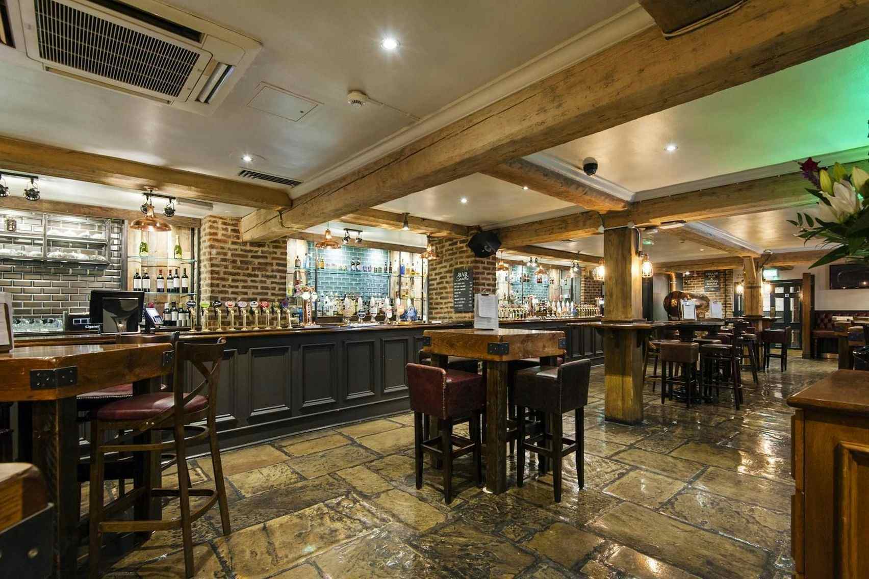Book Exclusive Hire, The Sir Christopher Hatton (London) – HeadBox