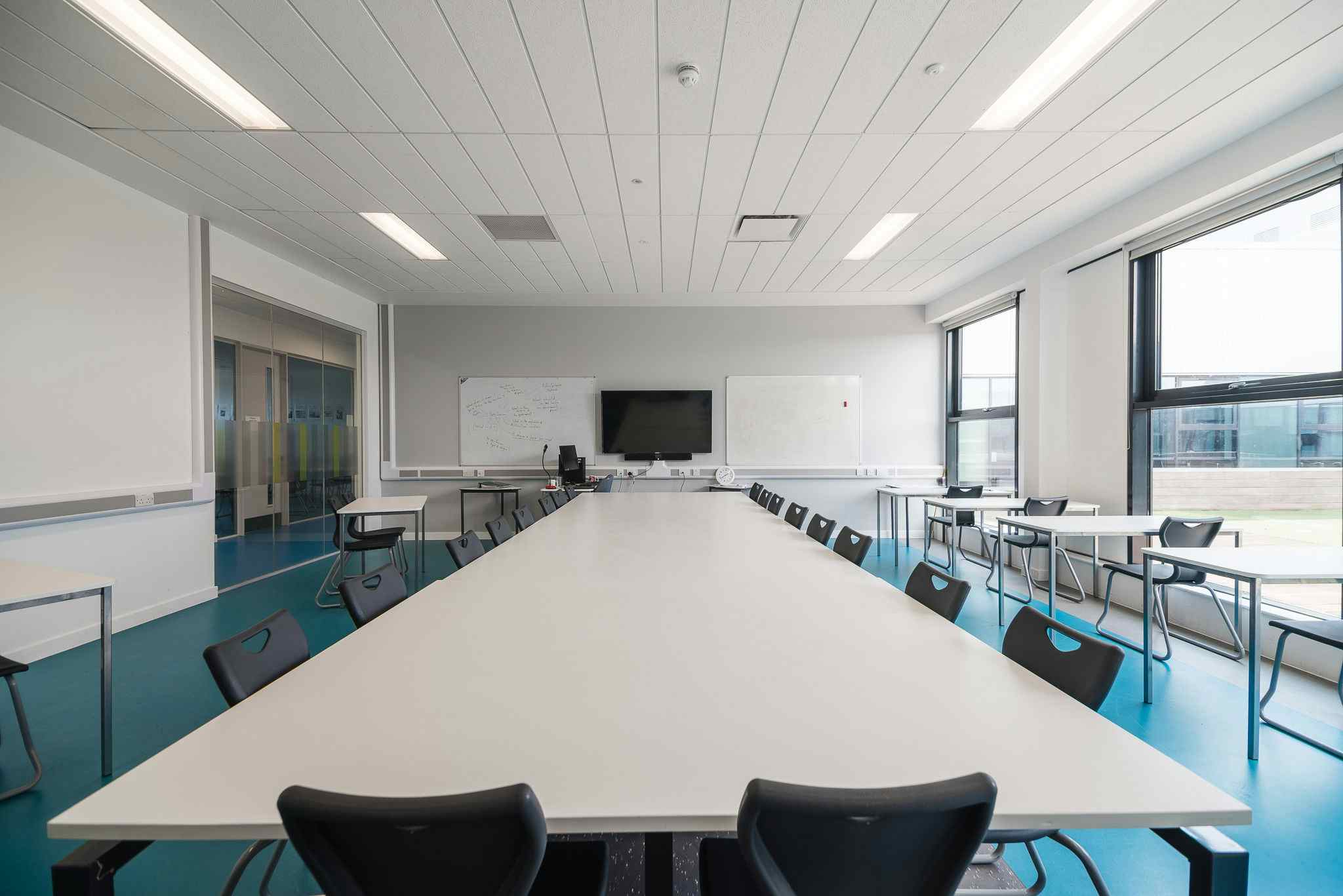 London Academy of Excellence - A London Training Room for Hire – HeadBox